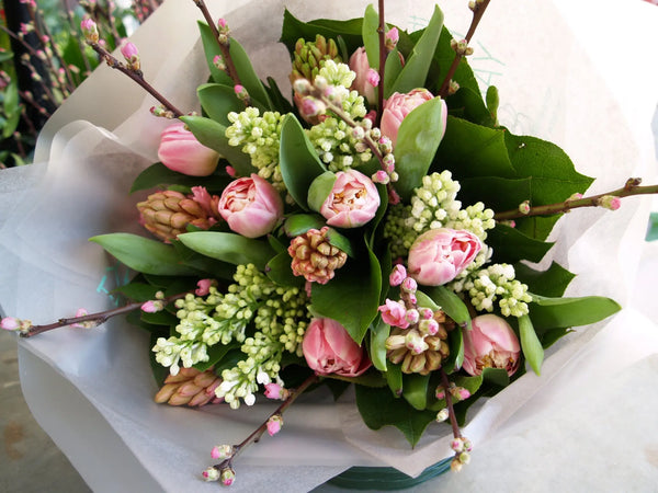 Light Spring Flower Bouquets in London with Same Day Delivery – The ...